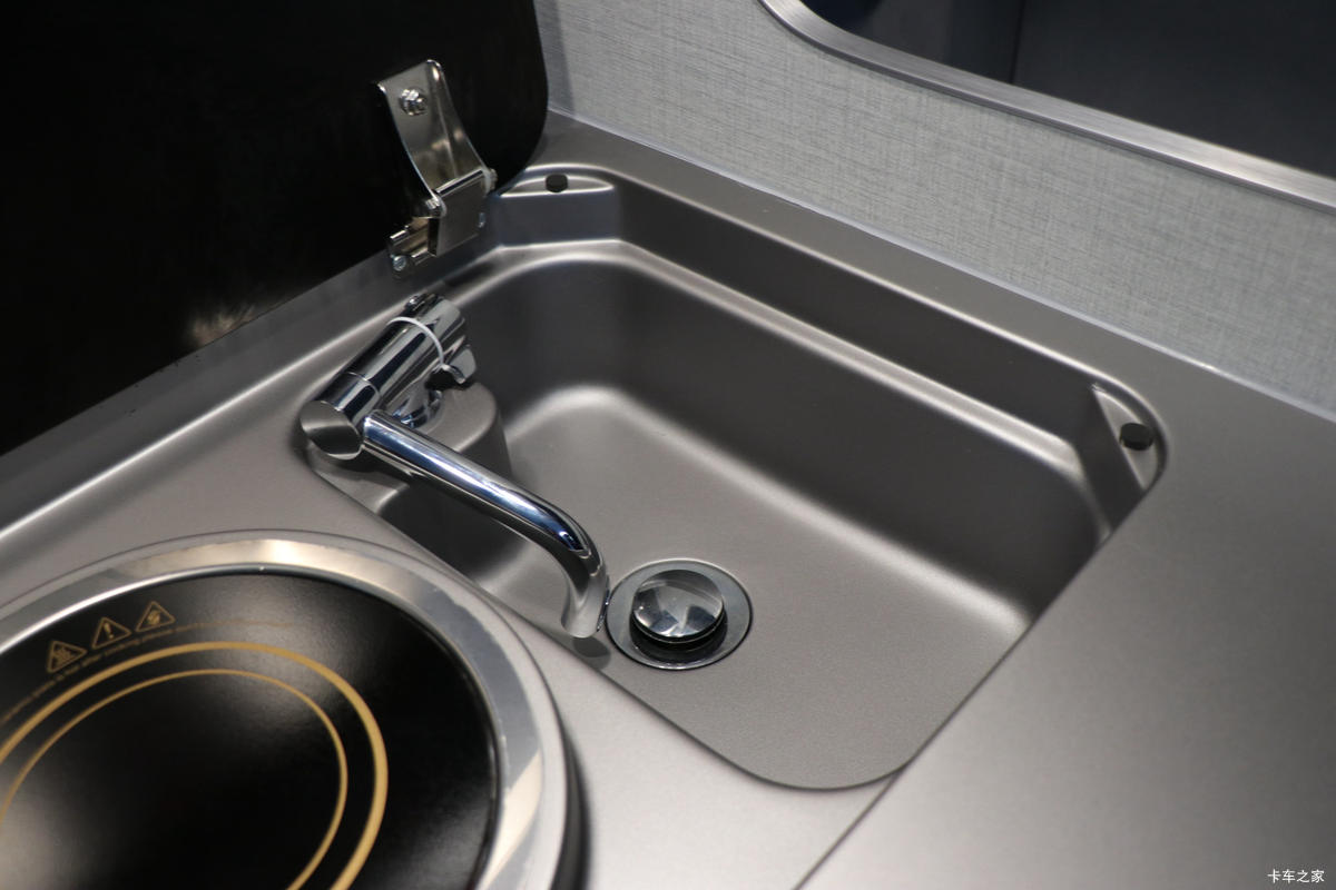 【图】远程 星瀚H 25T 6X4 甲醇混合动力牵引车(HN4250X17C9PHEVY)_实拍图片_1809340_卡车之家