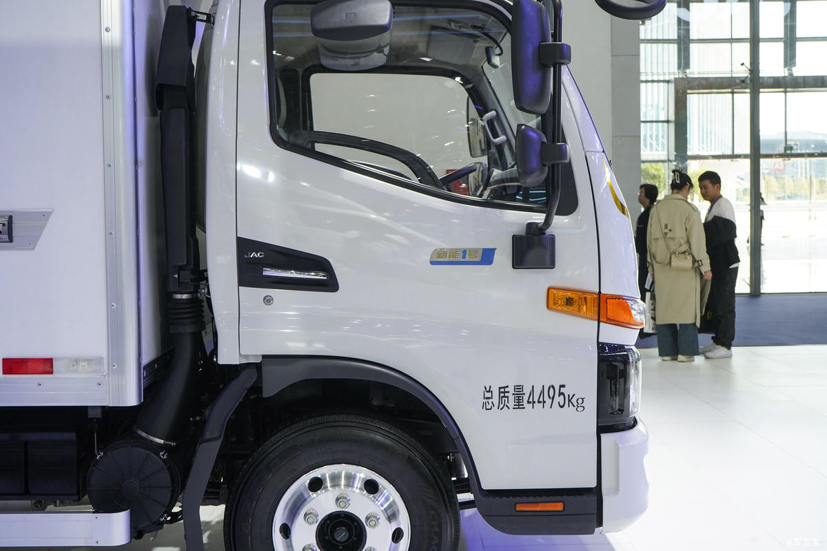 【图】江淮 骏铃HV6 4.5T 4.015米插电式混合动力冷藏车(HFC5041XLCPHEV2Q)15.55kWh_实拍图片 ...