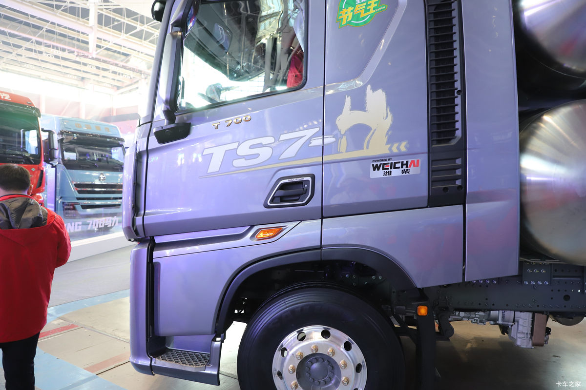 【图】中国重汽 HOWO TS7重卡 700马力 6X4 LNG自动档牵引车(液缓)_实拍图片_1815193_卡车之家