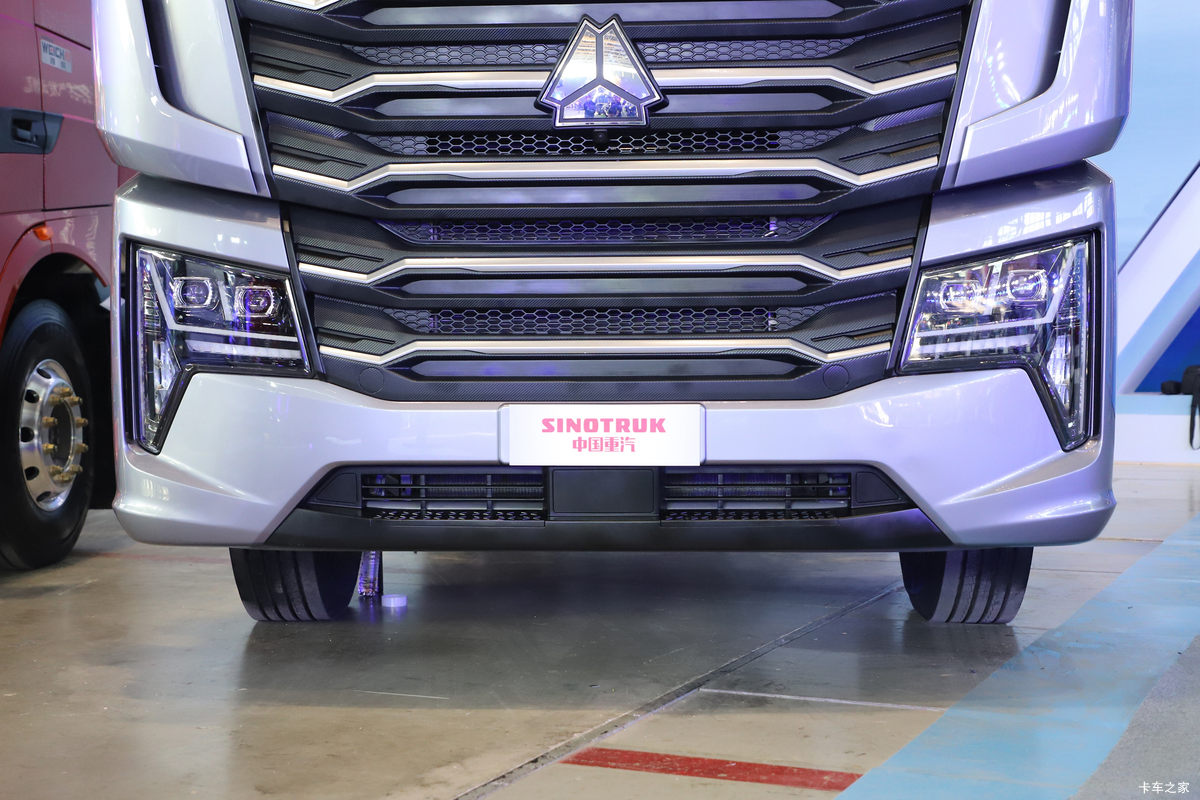 【图】中国重汽 HOWO TS7重卡 700马力 6X4 LNG自动档牵引车(液缓)_实拍图片_1815204_卡车之家