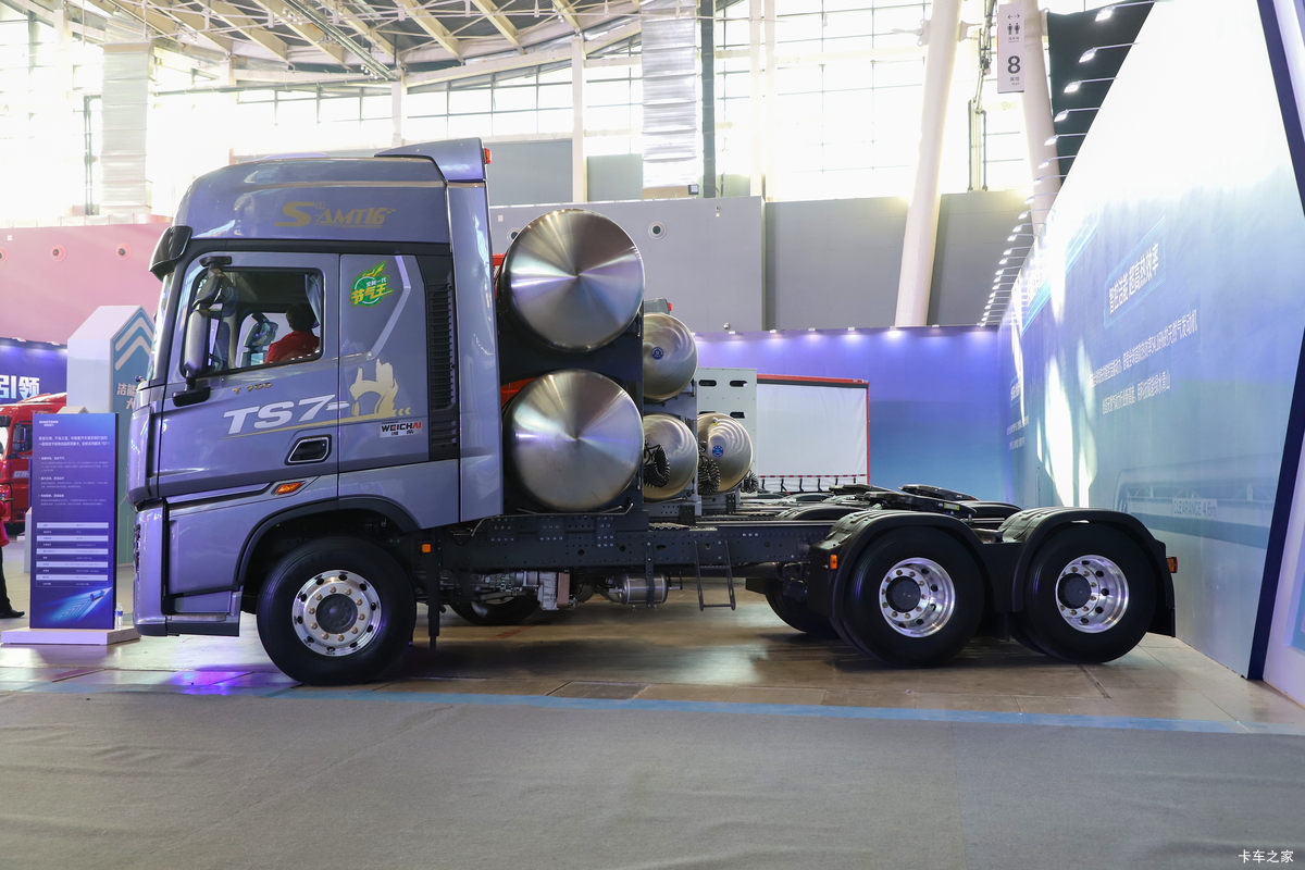 【图】中国重汽 HOWO TS7重卡 700马力 6X4 LNG自动档牵引车(液缓)_实拍图片_1815204_卡车之家