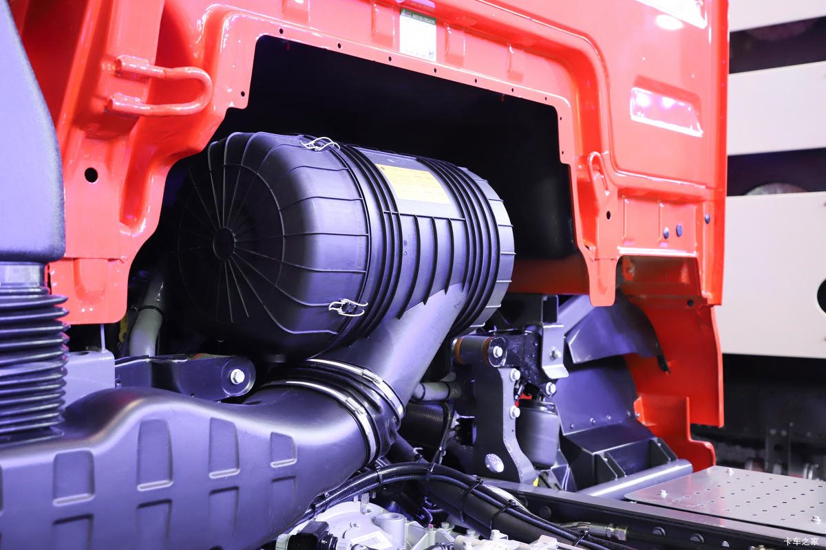 【图】中国重汽 汕德卡SITRAK G7H 480马力 8X4 9.52米LNG自动档栏板载货车_实拍图片_1815863_卡车之家