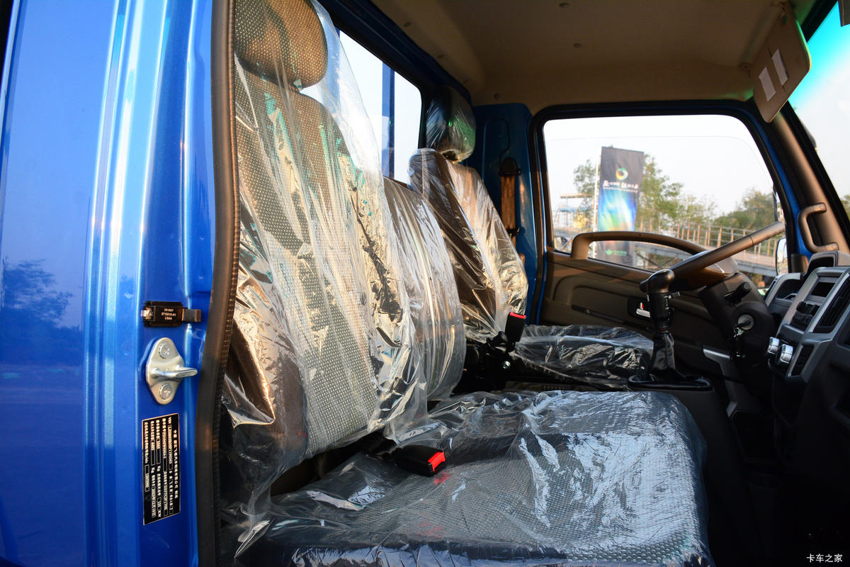 【图】飞碟奥驰 V3系列 170马力 4.15米单排栏板轻卡_实拍图片_1835575_卡车之家