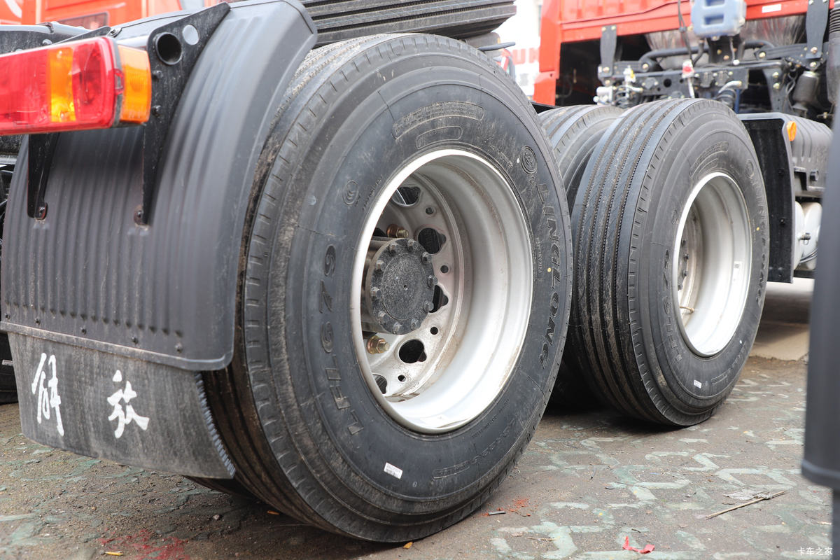 【图】青岛解放 JH5重卡 460马力 6X4 牵引车(液缓)(CA4251P2K15T1E6A80)_实拍图片_1849284_卡车之家