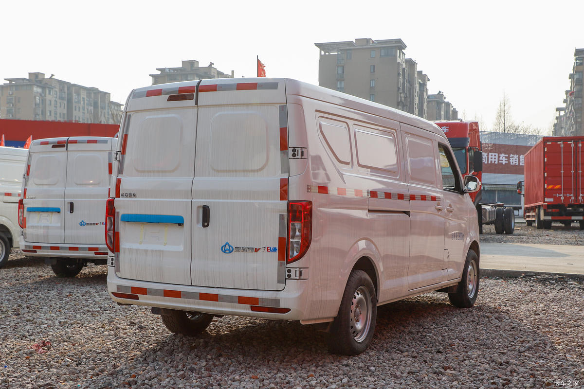 【图】长安跨越 跨越星V7EV 2022款 标准型 2.9T 2座 4.8米纯电动封闭货车41.86kWh_实拍图片_1849912_卡车之家