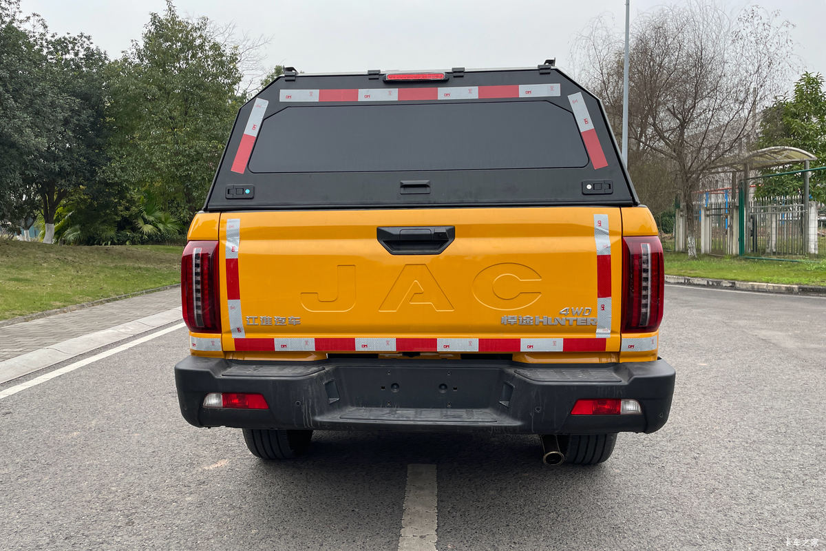 【图】江淮 悍途 2024款 公务型 2.0T汽油 231马力 自动四驱 标双排厢式皮卡_实拍图片_1852247_卡车之家