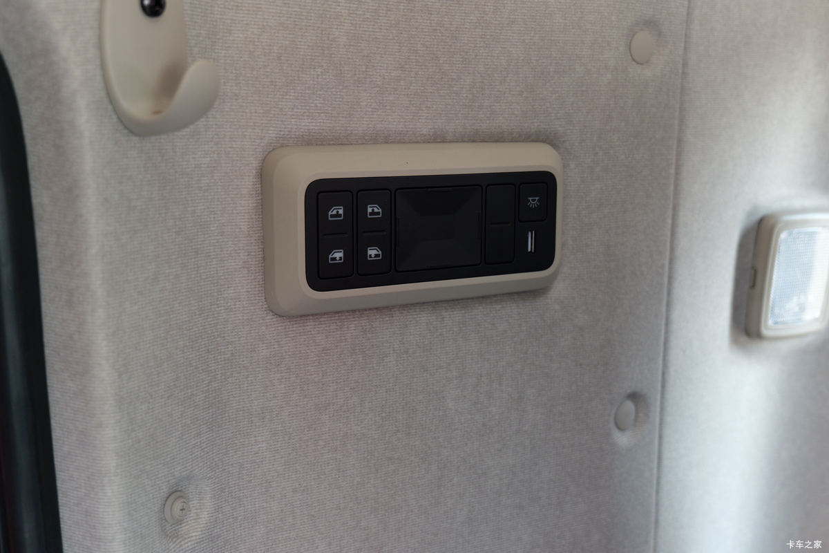 【图】东风商用车 天锦KR PLUS 2024款舒适版 290马力 4X2 6.8米仓栅式载货车(高顶双卧)_实拍图片_1854424_卡车之家