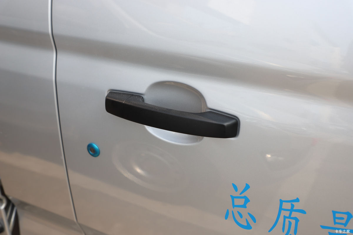 【图】东风小康 创富牛卡 LV0 1.6L 122马力 汽油 3.07米单排厢式微卡(DXK5030XXYC40HL)_实拍图片_1858792_卡车之家