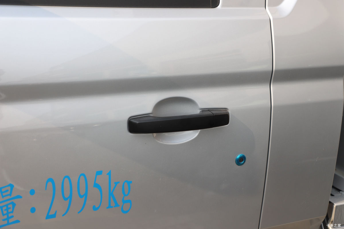 【图】东风小康 创富牛卡 LV0 1.6L 122马力 汽油 3.07米单排厢式微卡(DXK5030XXYC40HL)_实拍图片_1858792_卡车之家