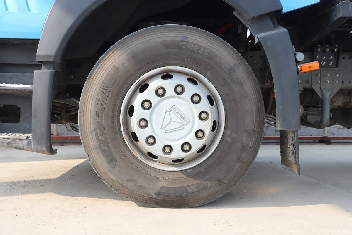 【图】中国重汽 HOWO TX重卡 25T 6X4 换电式纯电动牵引车(ZZ4257V384GZ1SBEV)282kWh_实拍图片 ...