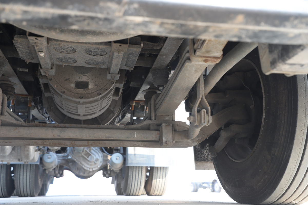 【图】中国重汽 HOWO TX重卡 25T 6X4 换电式纯电动牵引车(ZZ4257V384GZ1SBEV)282kWh_实拍图片 ...