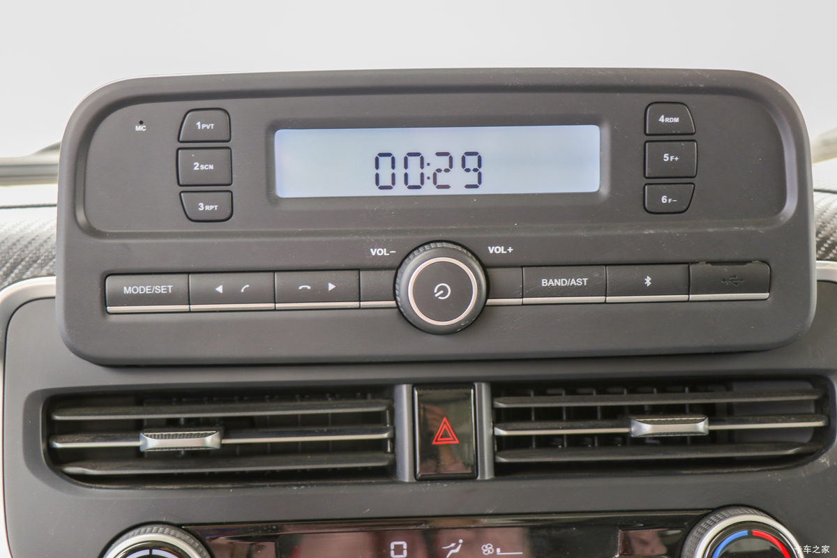 【图】江铃 乐行E路达 7.3T 4X2 6.8米纯电动厢式载货车100.46kWh_实拍图片_1875576_卡车之家