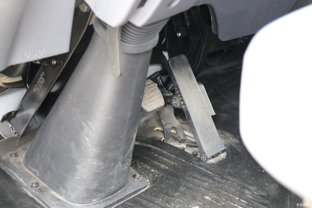 【图】江铃 乐行E路达 7.3T 4X2 6.8米纯电动厢式载货车100.46kWh_实拍图片_1875576_卡车之家