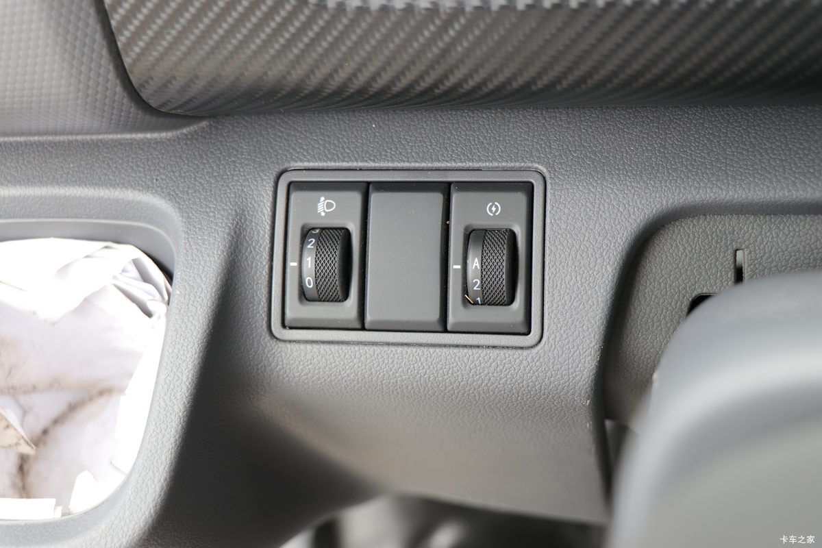 【图】江铃 乐行E路达 7.3T 4X2 6.8米纯电动厢式载货车100.46kWh_实拍图片_1875576_卡车之家