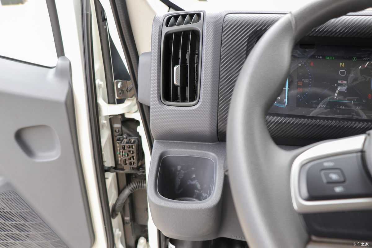 【图】江铃 乐行E路达 7.3T 4X2 6.8米纯电动厢式载货车100.46kWh_实拍图片_1875576_卡车之家