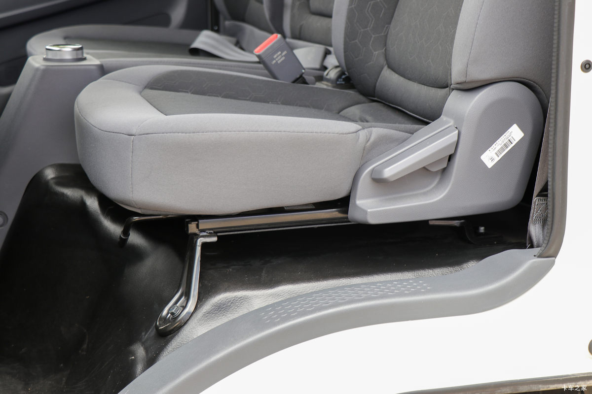 【图】江铃 乐行E路达 7.3T 4X2 6.8米纯电动厢式载货车100.46kWh_实拍图片_1875576_卡车之家