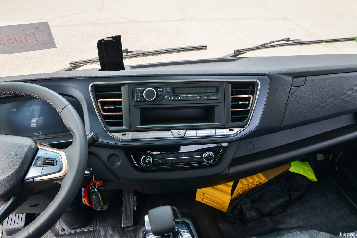 【图】福田奥铃 玉兔Ⅲ 163马力 4.17米AMT自动档单排栏板轻卡(BJ1048V9JEA-AB2)_实拍图片_1905114_卡车之家