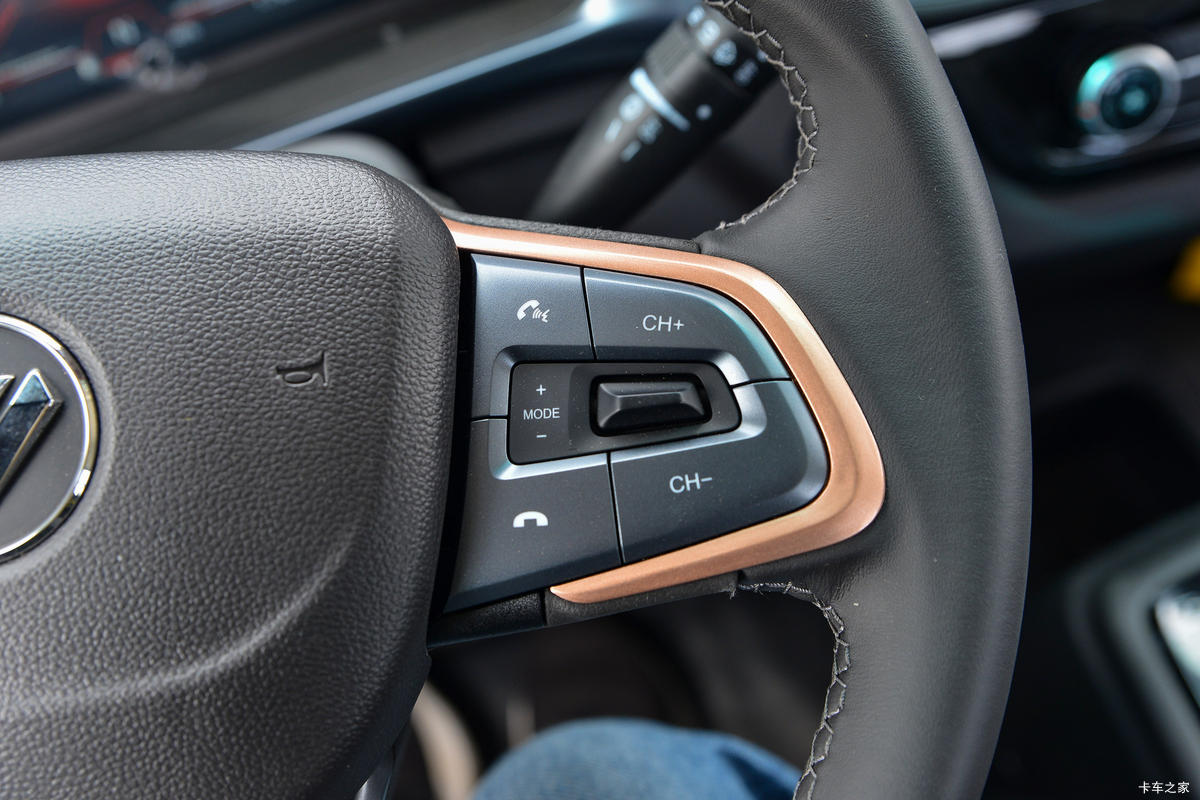 【图】福田奥铃 玉兔Ⅲ 163马力 4.17米AMT自动档单排栏板轻卡(BJ1048V9JEA-AB2)_实拍图片_1905114_卡车之家