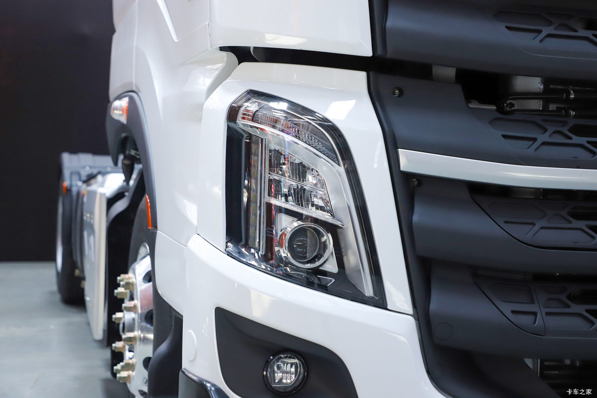 【图】东风柳汽 乘龙H7重卡 480马力 4X2 AMT自动档牵引车(东康12L)(LZ4180H7AC1)_实拍图片_1906276_卡车之家