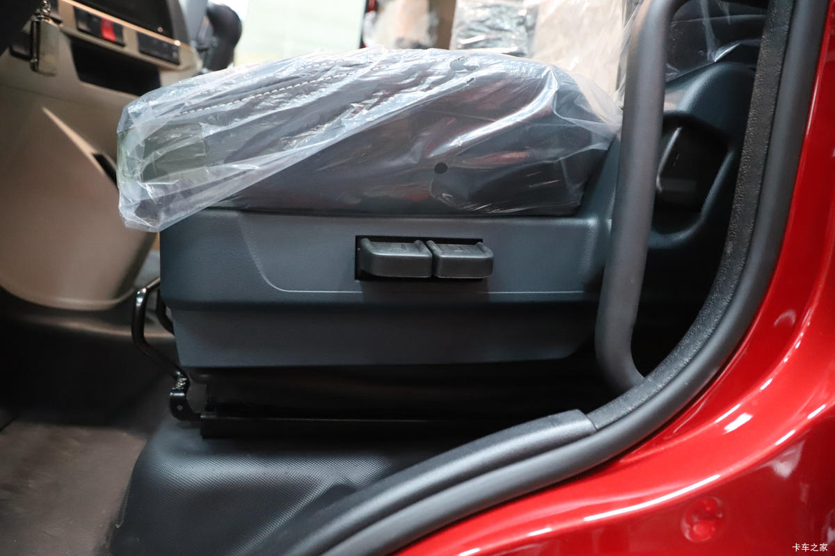 【图】东风柳汽 乘龙H5 300马力 4X2 6.8米仓栅式载货车(LZ5180CCYH5AC1)_实拍图片_1907530_卡车之家