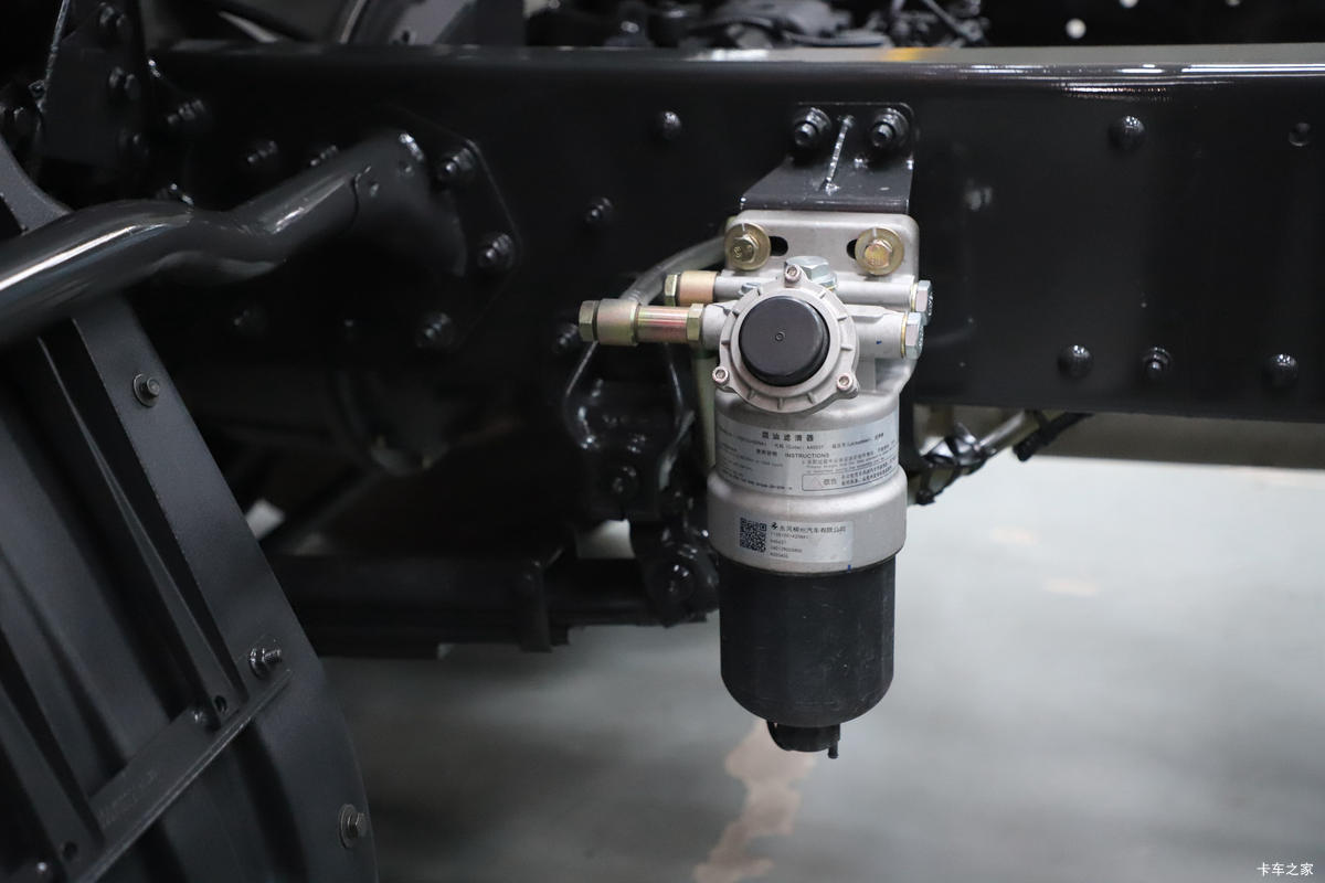 【图】东风柳汽 乘龙H5 300马力 4X2 6.8米仓栅式载货车(LZ5180CCYH5AC1)_实拍图片_1907567_卡车之家