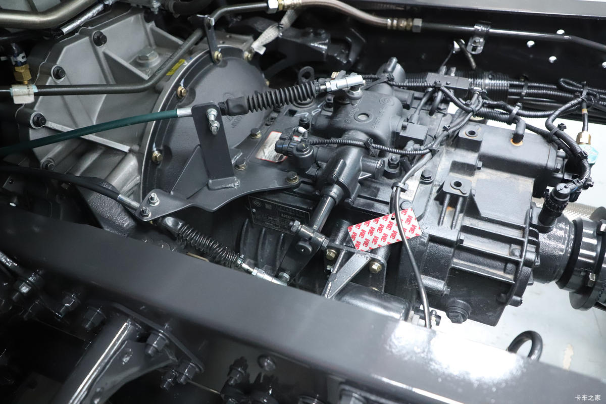 【图】东风柳汽 乘龙H5 300马力 4X2 6.8米仓栅式载货车(LZ5180CCYH5AC1)_实拍图片_1907567_卡车之家