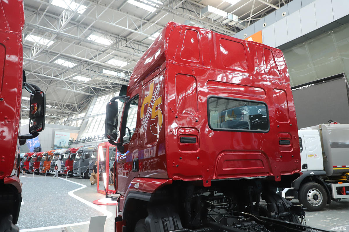 【图】东风柳汽 乘龙H5 300马力 4X2 6.8米仓栅式载货车(LZ5180CCYH5AC1)_实拍图片_1907567_卡车之家