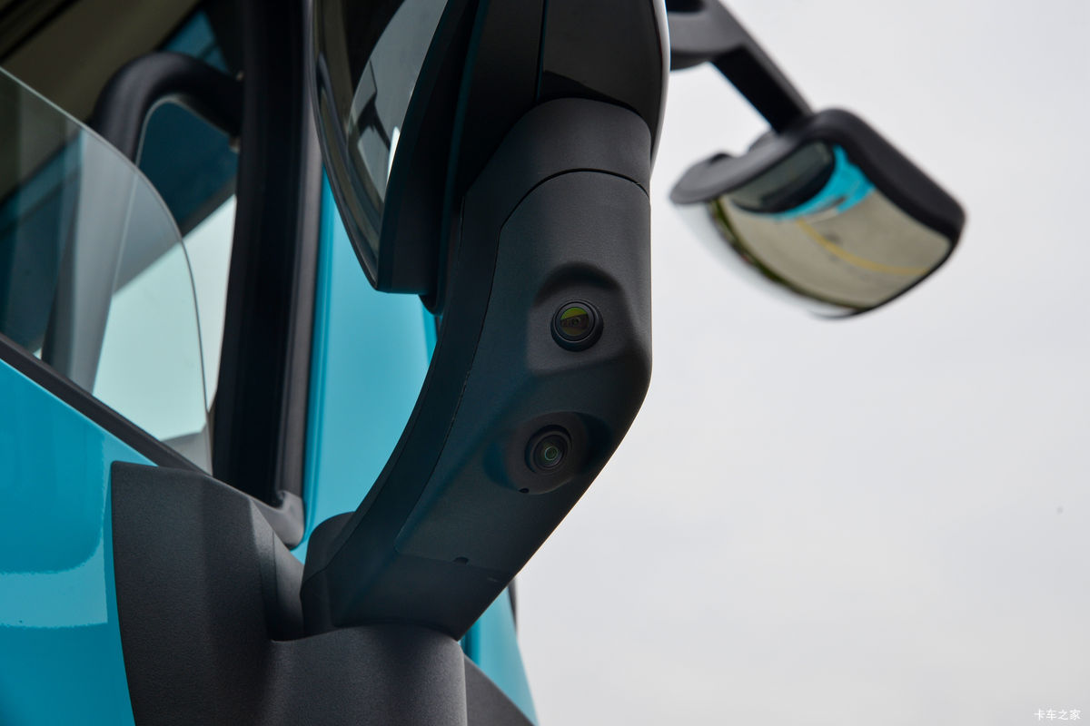 【图】东风商用车 天龙旗舰KX 王者版 580马力 6X4 LNG自动档牵引车(液缓)_实拍图片_1928761_卡车之家