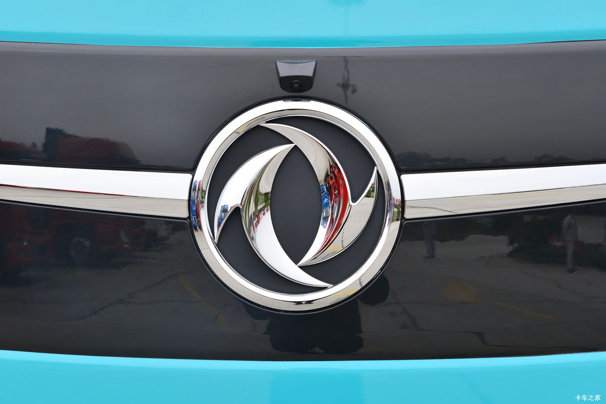 【图】东风商用车 天龙旗舰KX 王者版 580马力 6X4 LNG自动档牵引车(液缓)_实拍图片_1928763_卡车之家