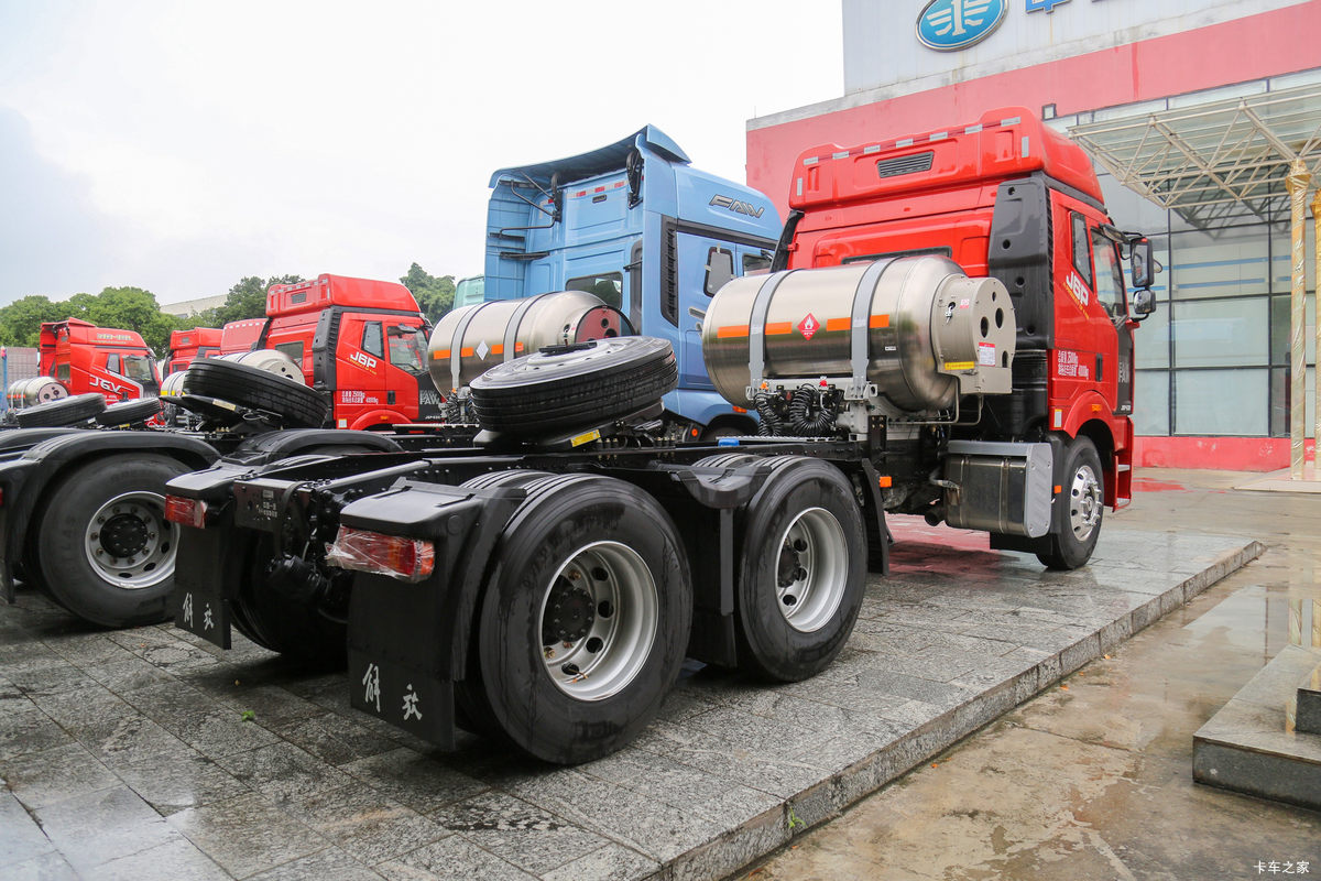 【图】一汽解放 J6P 经典版 530马力 6X4 LNG自动档牵引车(CA4250P66M25T1E6)_实拍图片_1929046_卡车之家