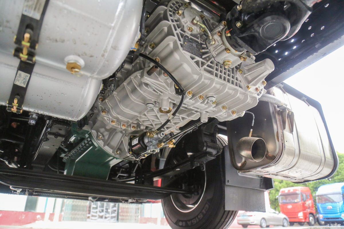 【图】一汽解放 J6P 经典版 530马力 6X4 LNG自动档牵引车(CA4250P66M25T1E6)_实拍图片_1929102_卡车之家