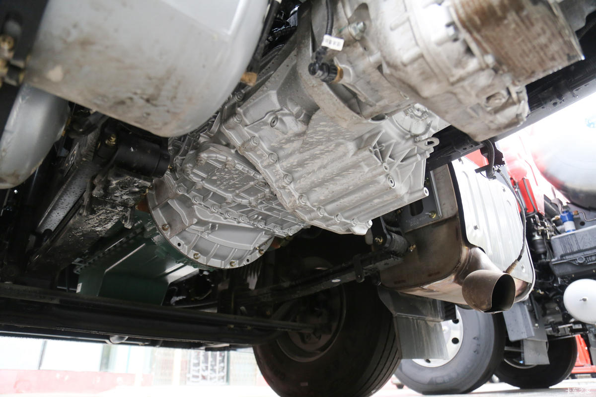 【图】一汽解放 J7重卡 经典版 530马力 6X4 LNG自动档牵引车(CA4250P77M26T1E6)_实拍图片_1929454_卡车之家