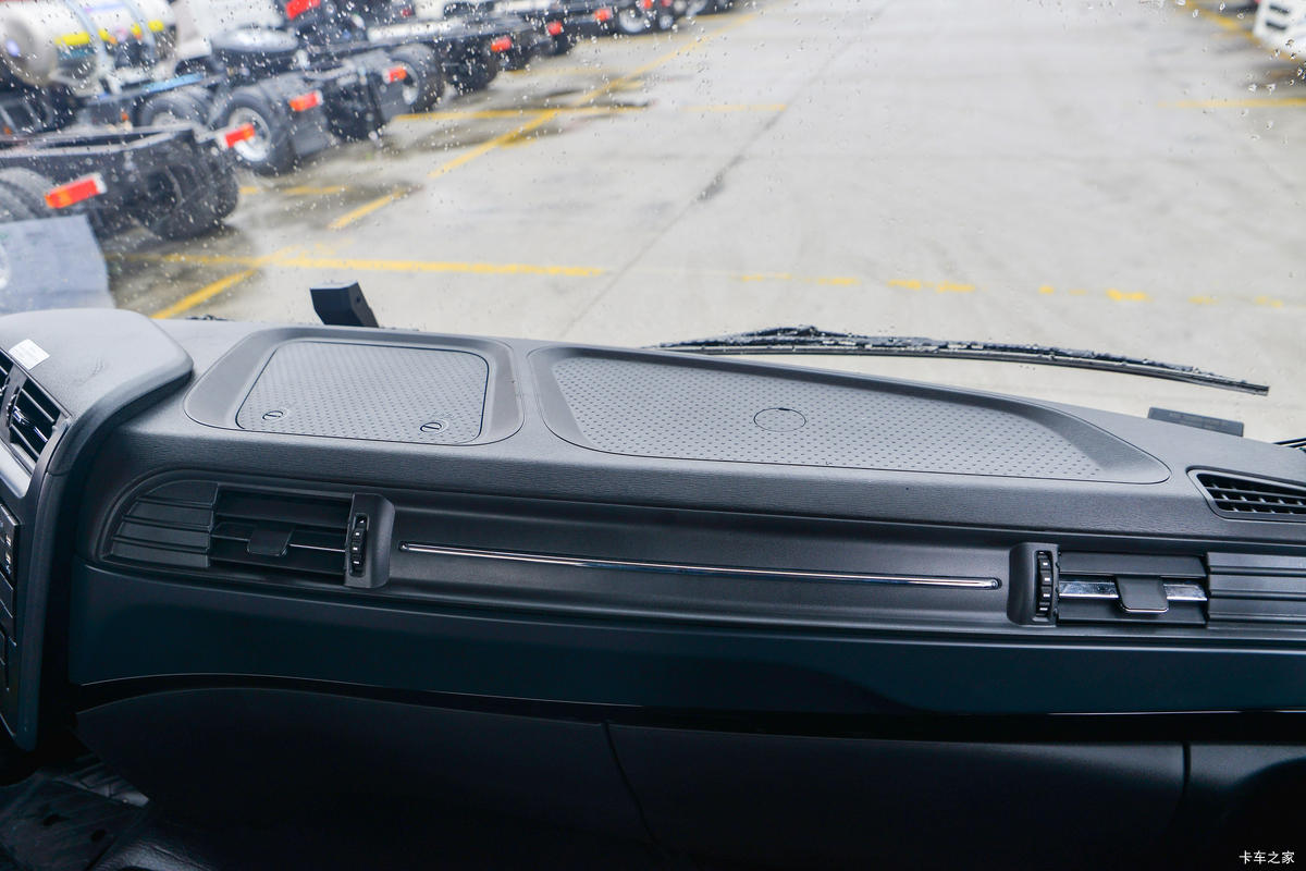 【图】东风商用车 天锦KR 星辰版 240马力 4X2 6.8米栏板载货车(中顶)_实拍图片_1930191_卡车之家