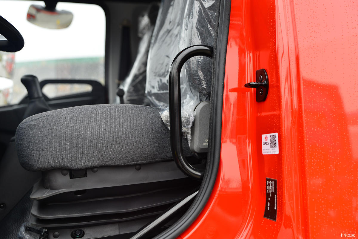 【图】东风商用车 天锦KR 星辰版 240马力 4X2 6.8米栏板载货车(中顶)_实拍图片_1930241_卡车之家