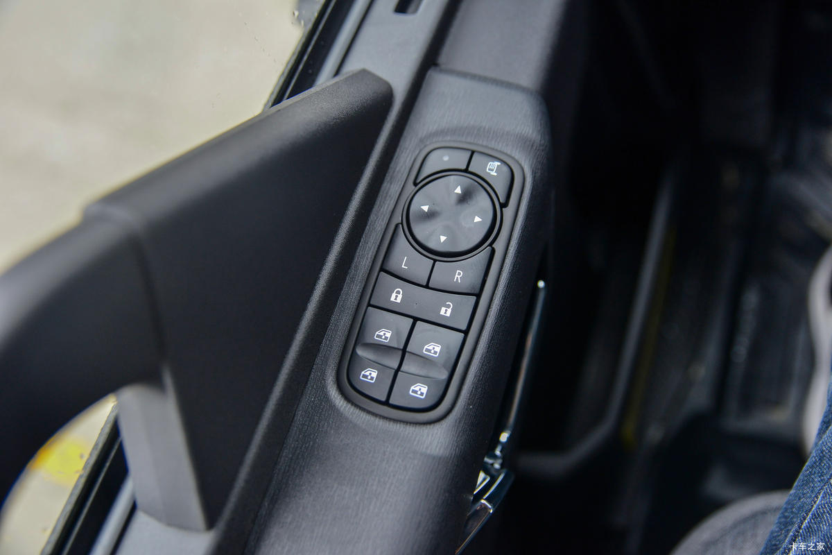 【图】东风商用车 天锦KR 星辰版 240马力 4X2 6.8米栏板载货车(中顶)_实拍图片_1930241_卡车之家