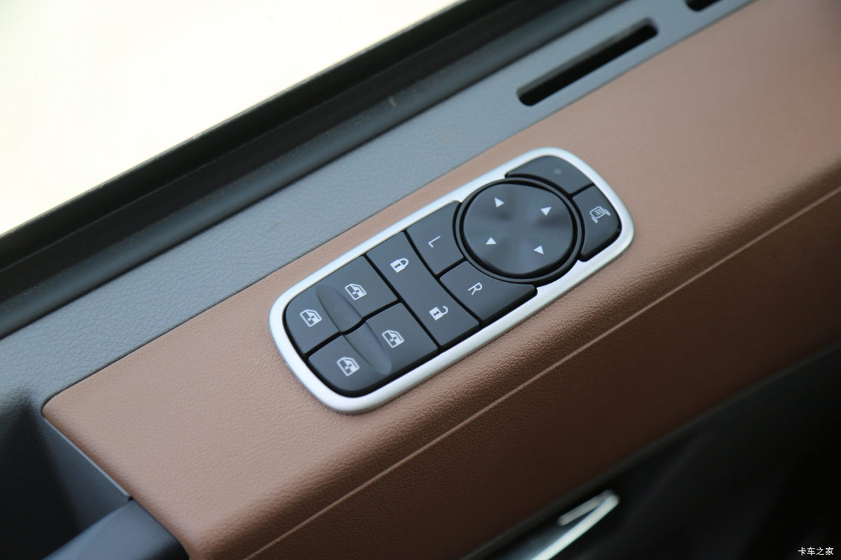 【图】东风商用车 天龙旗舰GX 580马力 6X4 LNG自动档牵引车(液缓)(DFH4250DX13)_实拍图片_1942075_卡车之家