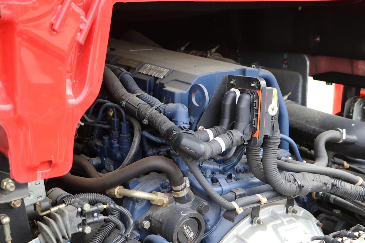 【图】陕汽重卡 德龙L5000 菁英版 300马力 4X2 9.8米厢式载货车_实拍图片_1944259_卡车之家