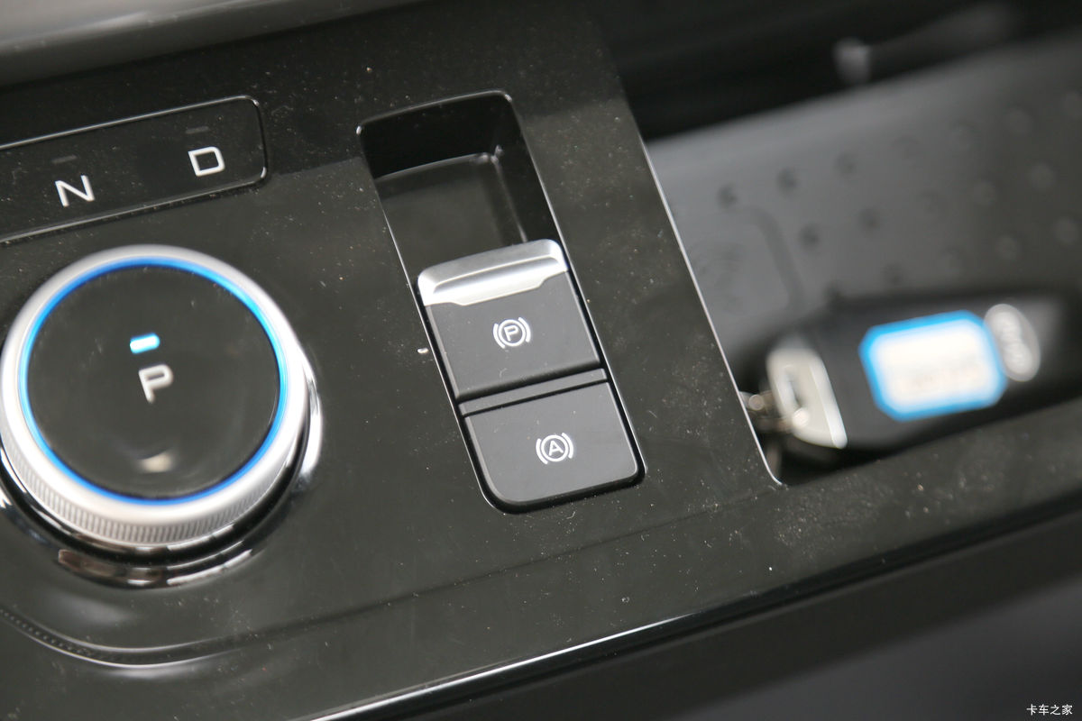 【图】比亚迪T5 财富版 4.5T 4.005米单排插电式增程混合动力栏板轻卡18.3kWh_实拍图片_1950596_卡车之家