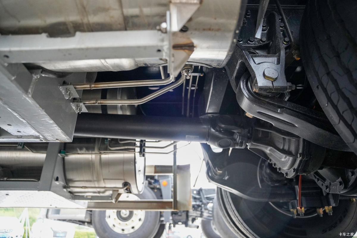 【图】青岛解放 JH6重卡 智尊版2.0 530马力 8X4 9.4米LNG自动档仓栅式载货车(液缓)(CA5311CCYP25K15L7T4NE6A80)_实拍图片_1953814_卡车之家