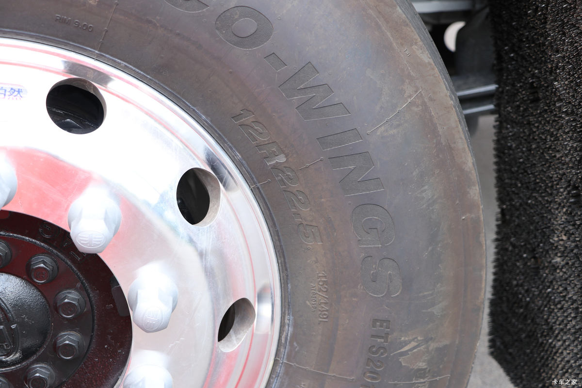 【图】青岛解放 JH6重卡 智越版 南方款 560马力 6X4 LNG自动档牵引车(液缓)(CA4258P25K15T1NE6A81)_实拍图片_1985151_卡车之家