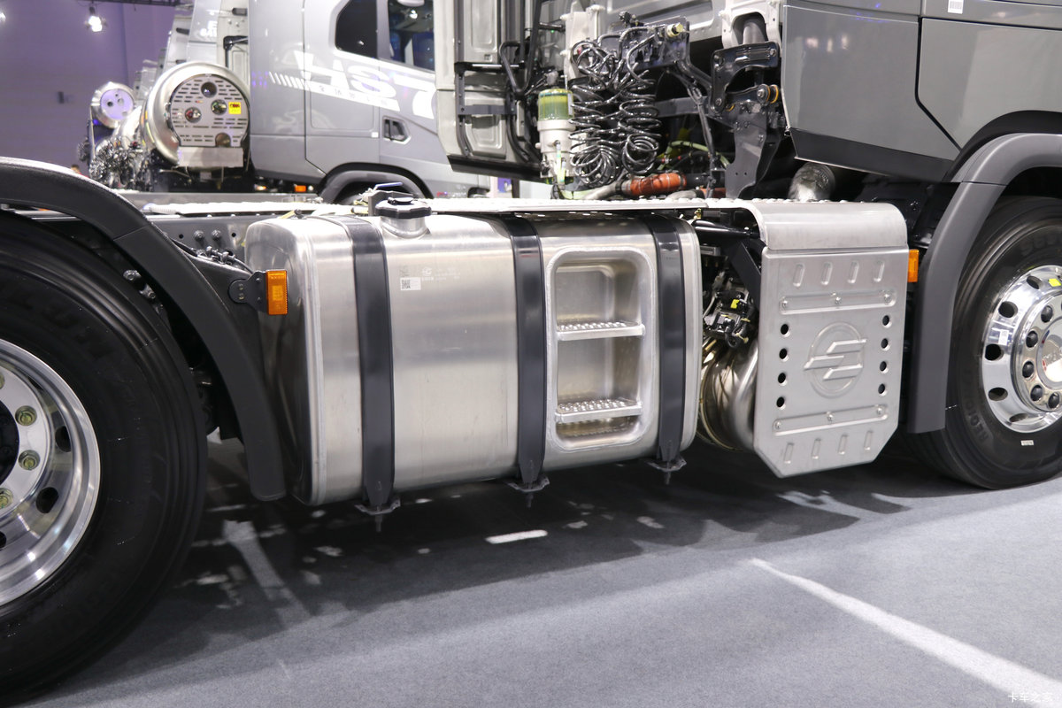 【图】东风华神 HS7 680马力 6X4 AMT自动档牵引车(液缓)_实拍图片_1994428_卡车之家