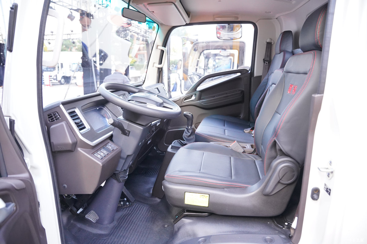 【图】江淮 骏铃A6 2L CNG 150马力 星瑞6档 4.18米单排栏板轻卡_实拍图片_2007626_卡车之家