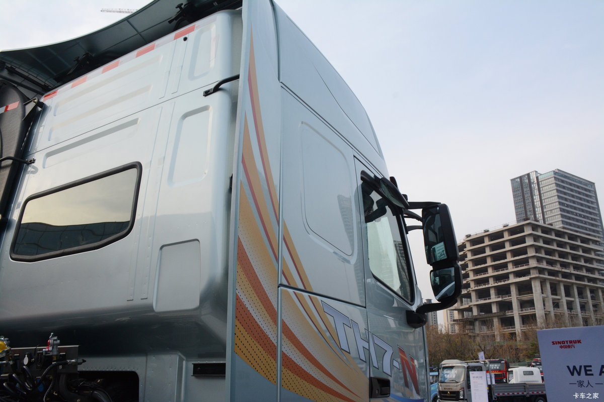 【图】中国重汽 HOWO TH7-N重卡 540马力 6X4 AMT自动档牵引车(ZZ4257V324HF1H)_实拍图片_2012852_卡车之家