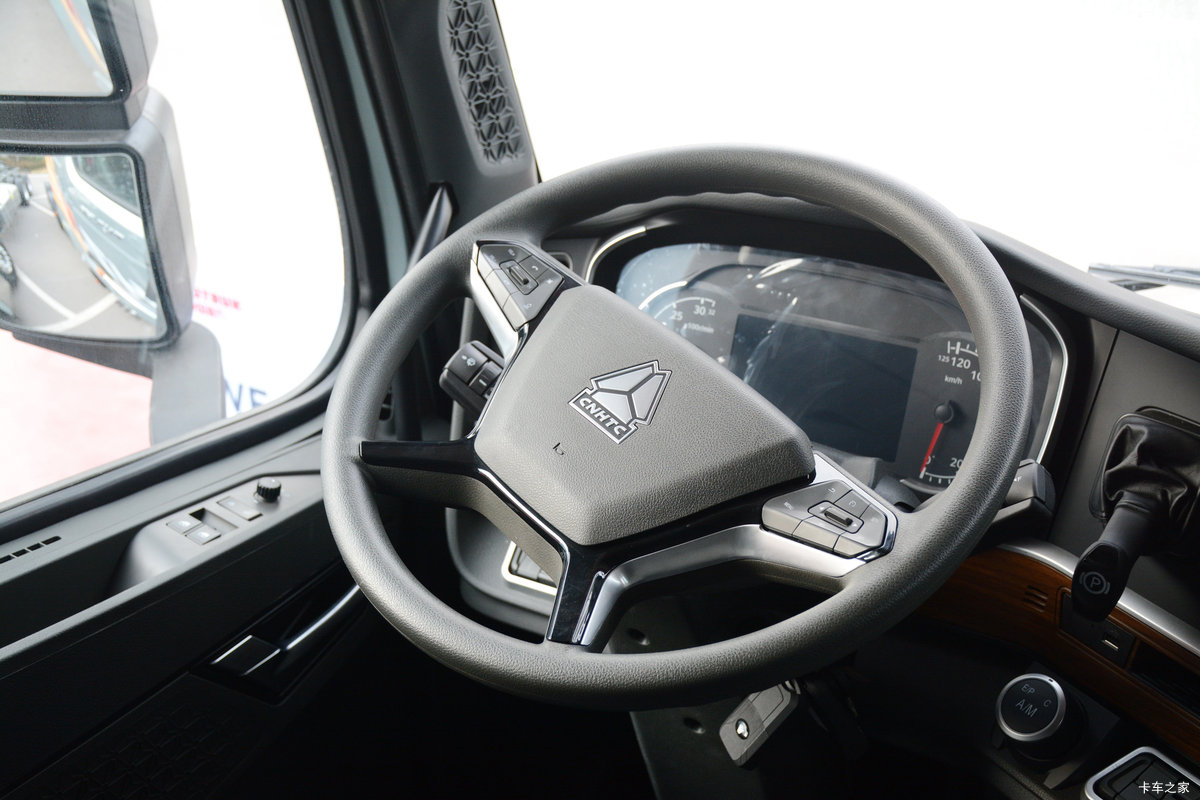 【图】中国重汽 HOWO TH7-N重卡 540马力 6X4 AMT自动档牵引车(ZZ4257V324HF1H)_实拍图片_2012892_卡车之家