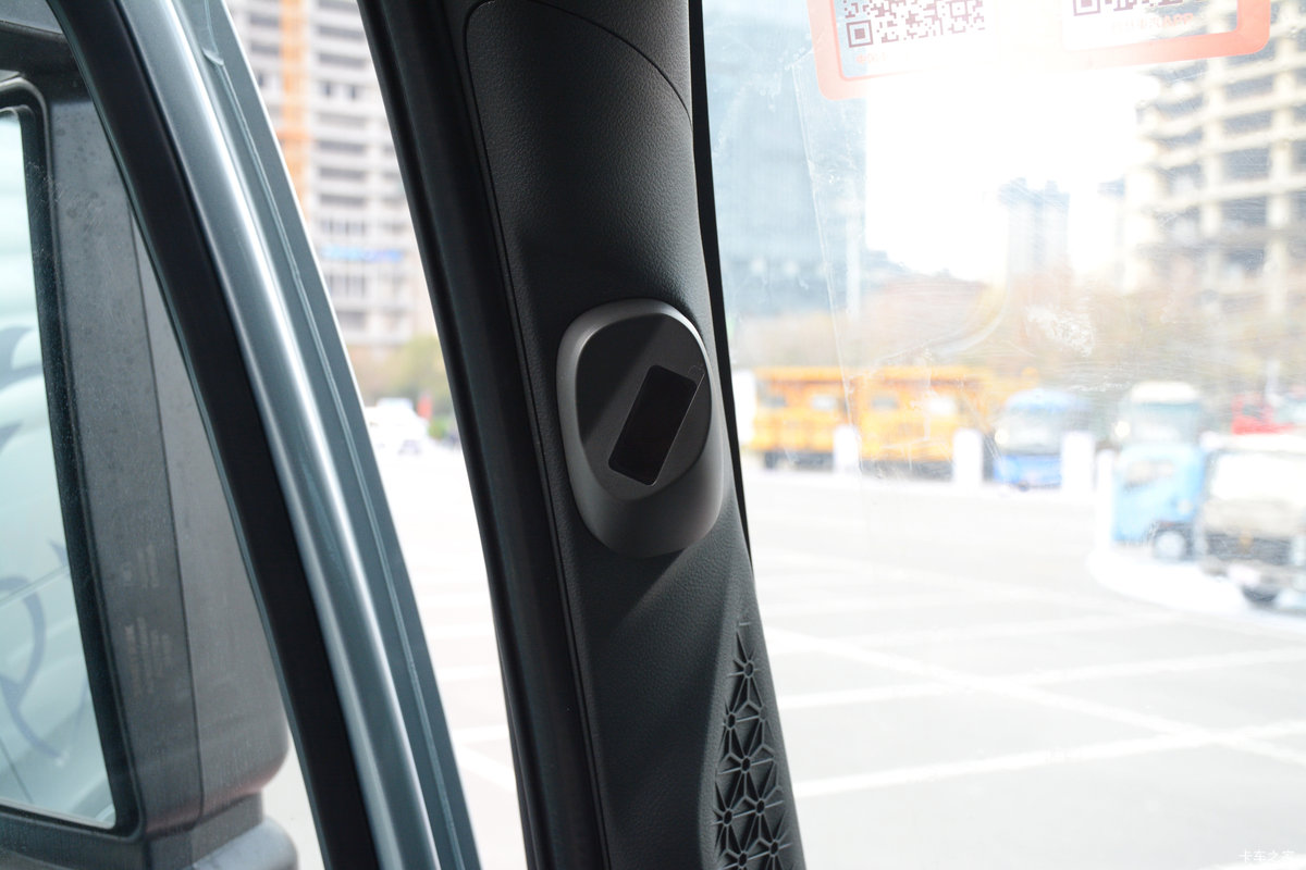 【图】中国重汽 HOWO TH7-N重卡 540马力 6X4 AMT自动档牵引车(ZZ4257V324HF1H)_实拍图片_2012892_卡车之家