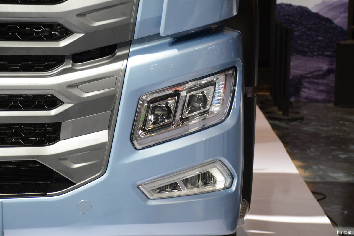 【图】中国重汽 HOWO TX7-N 480马力 6X4 LNG牵引车(ZZ4257V384GF1LB)_实拍图片_2012966_卡车之家