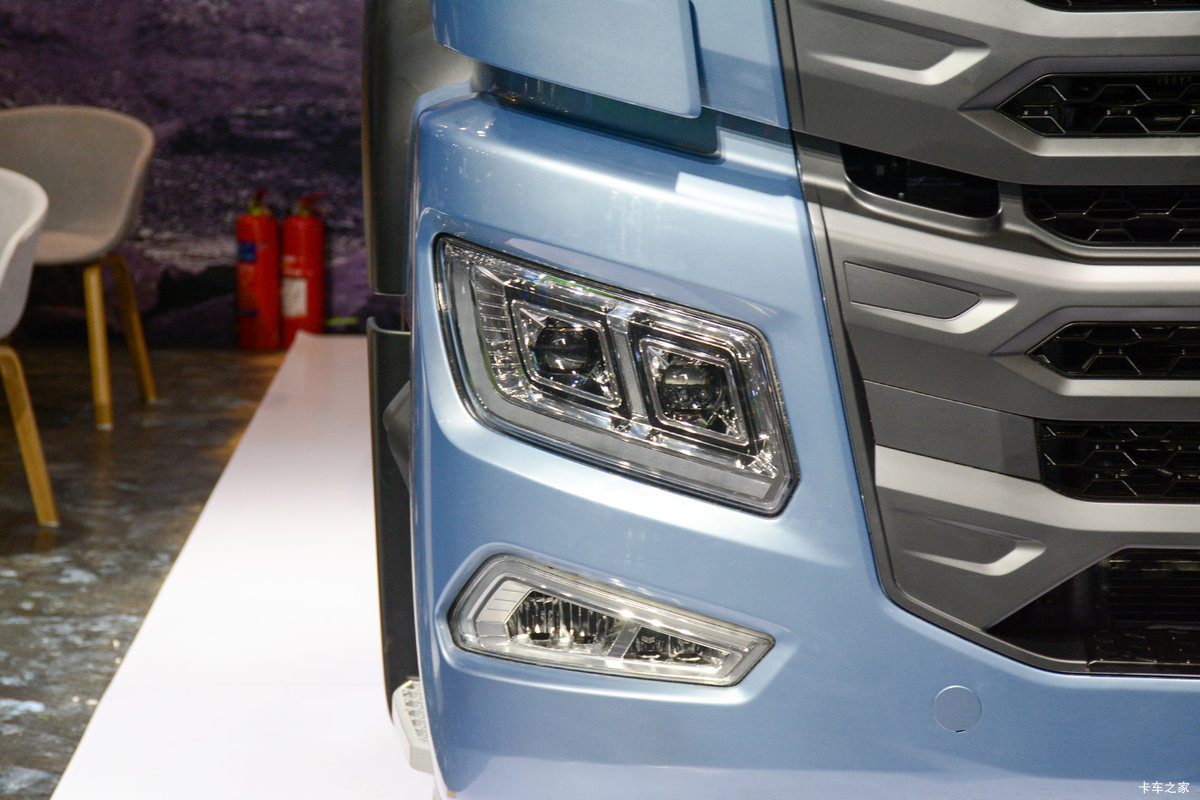 【图】中国重汽 HOWO TX7-N 480马力 6X4 LNG牵引车(ZZ4257V384GF1LB)_实拍图片_2012966_卡车之家