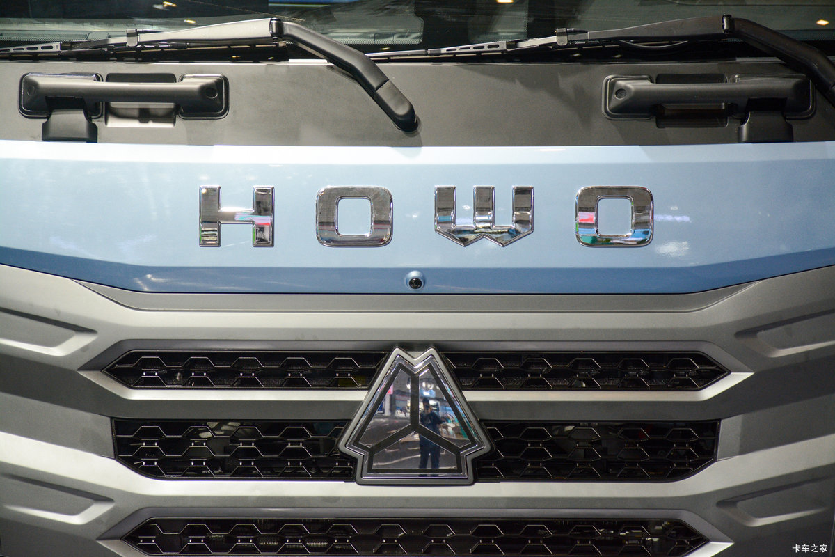 【图】中国重汽 HOWO TX7-N 480马力 6X4 LNG牵引车(ZZ4257V384GF1LB)_实拍图片_2012966_卡车之家