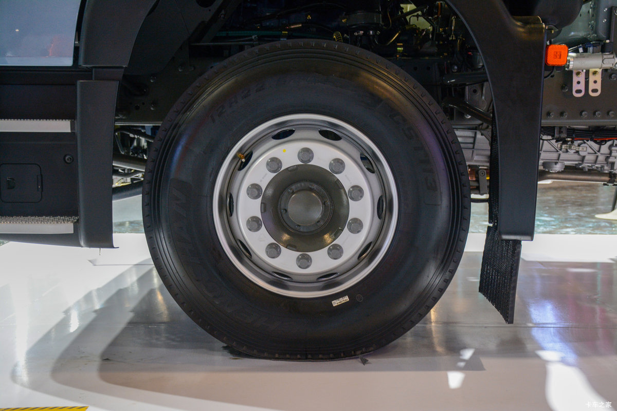 【图】中国重汽 HOWO TX7-N 480马力 6X4 LNG牵引车(ZZ4257V384GF1LB)_实拍图片_2013012_卡车之家