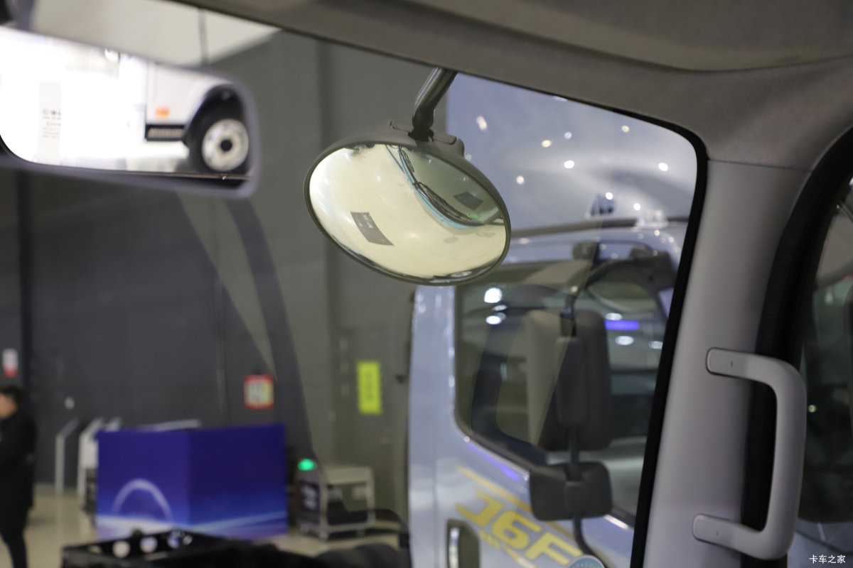 【图】解放 虎VH 复合版 129马力 LNG 4.2米单排栏板轻卡_实拍图片_2013338_卡车之家